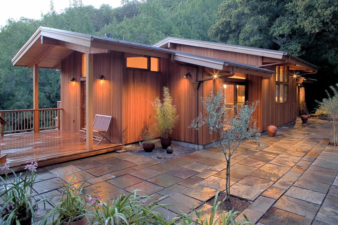 How to Determine the Vintage of a Deck House